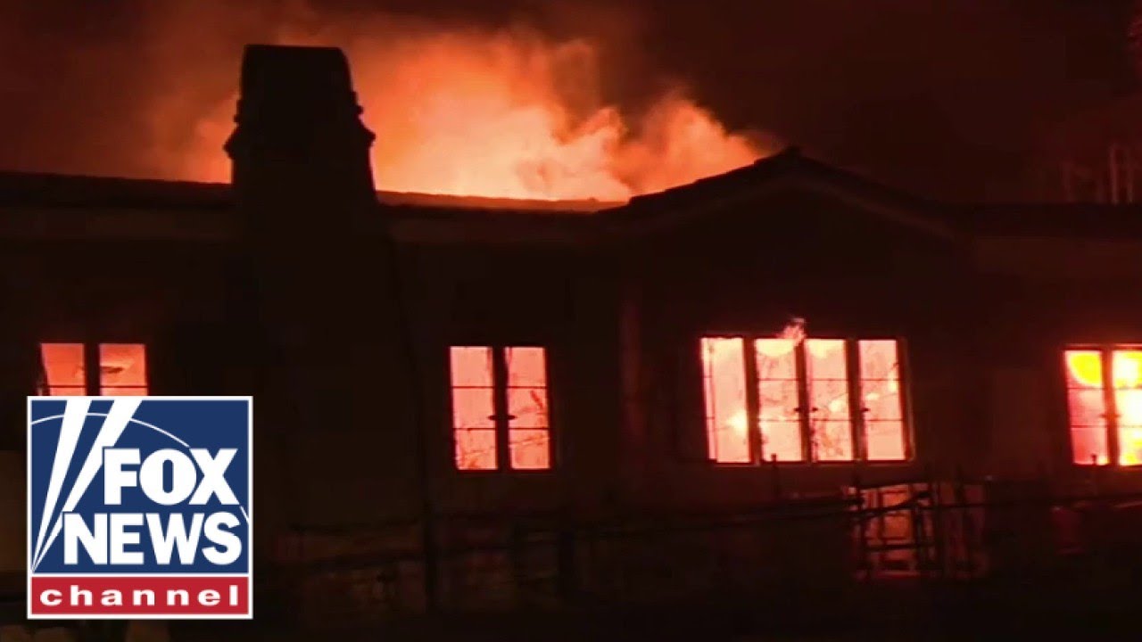 Adam Carolla: Almost all structures around me have burned | One-News